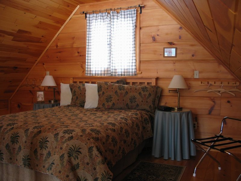 Mount Farnham Lookout Cabin - Windermere Creek Bed & Breakfast Cabins