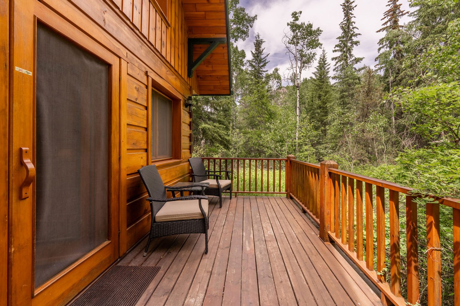 Deer Crossing Cabin - Windermere Creek Bed & Breakfast Cabins
