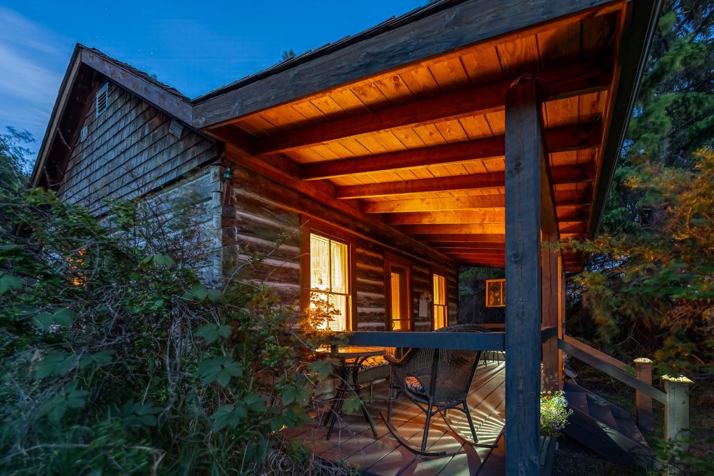 Homestead Cabin - Windermere Creek Bed & Breakfast Cabins